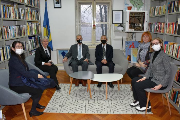 Ambasador Japana uručio donaciju Fondacije "Nippon" Nacionalnoj i univerzitetskoj biblioteci BiH ...