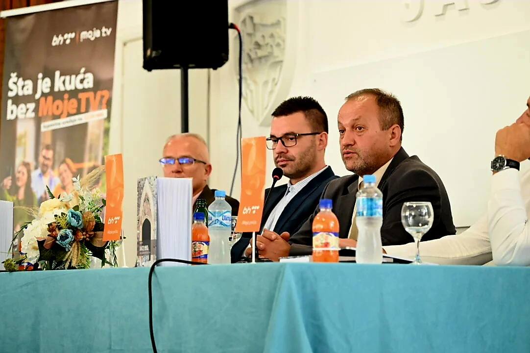 U Jajcu promovisano drugo izdanje knjige “Jajce 1992: opsada i odbrana kraljevskog grada ...