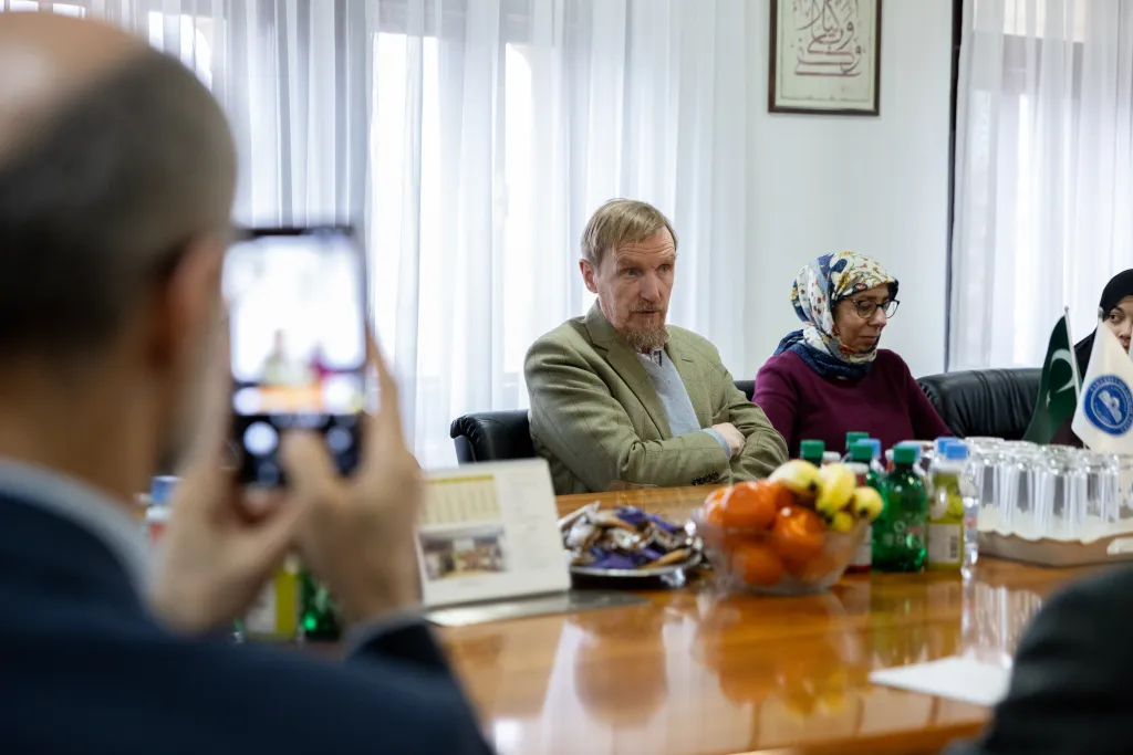 Prof. dr. Abdel Hakim Murad i studenti Cambridge Muslim Collegea iz ...