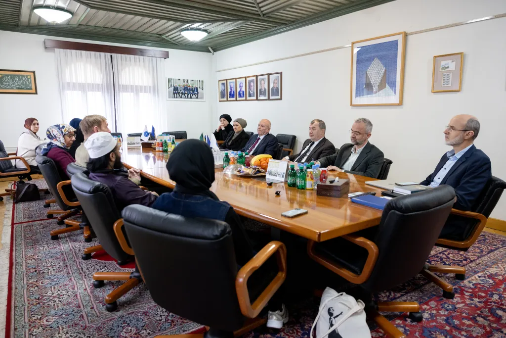 Prof. dr. Abdel Hakim Murad i studenti Cambridge Muslim Collegea iz ...