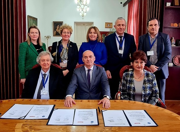 Potpisan Memorandum o akademskoj saradnji između Univerziteta u Sarajevu i Platforme centara za ...